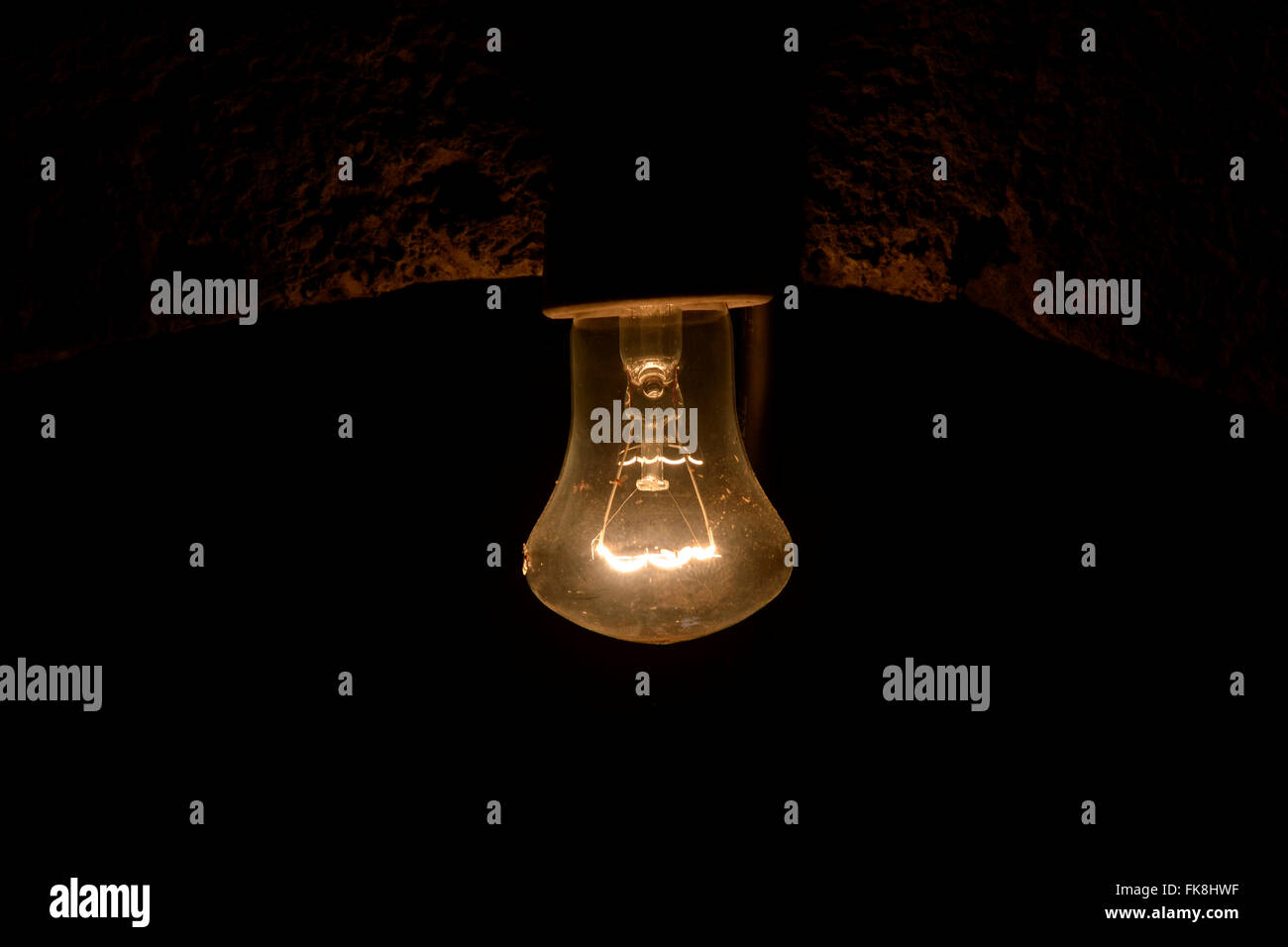 Old dusty light bulb in the dark Stock Photo - Alamy