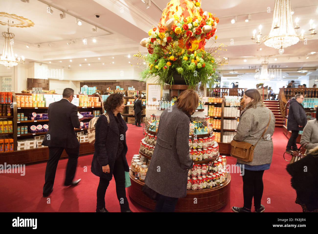 People shopping, Fortnum and Mason department store interior ...