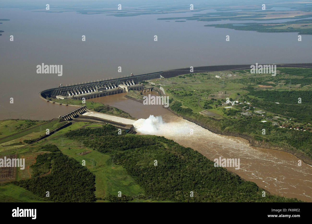 Itaipu dam aerial hi-res stock photography and images - Alamy