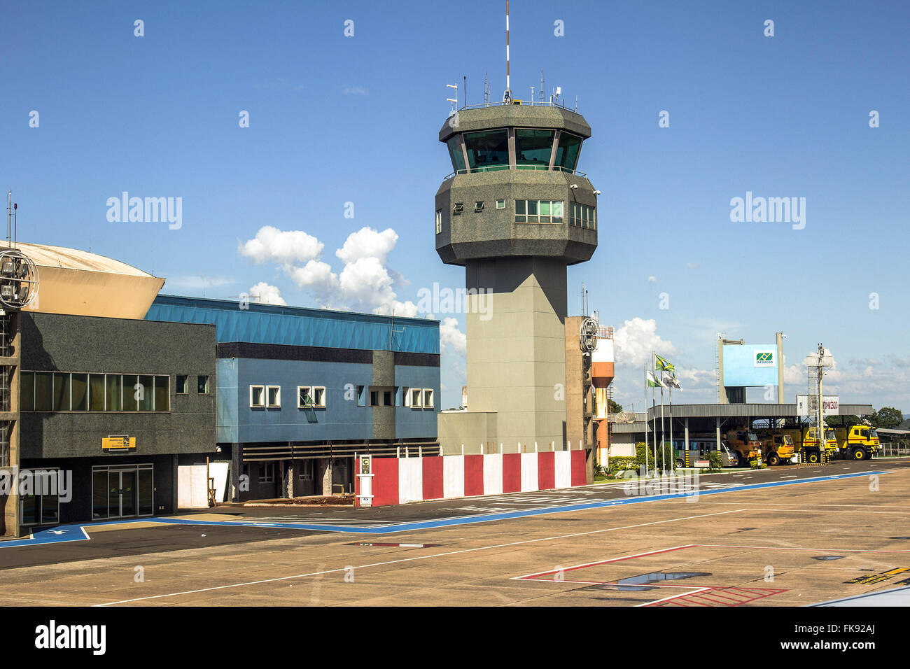 Airport control tower hi-res stock photography and images - Alamy