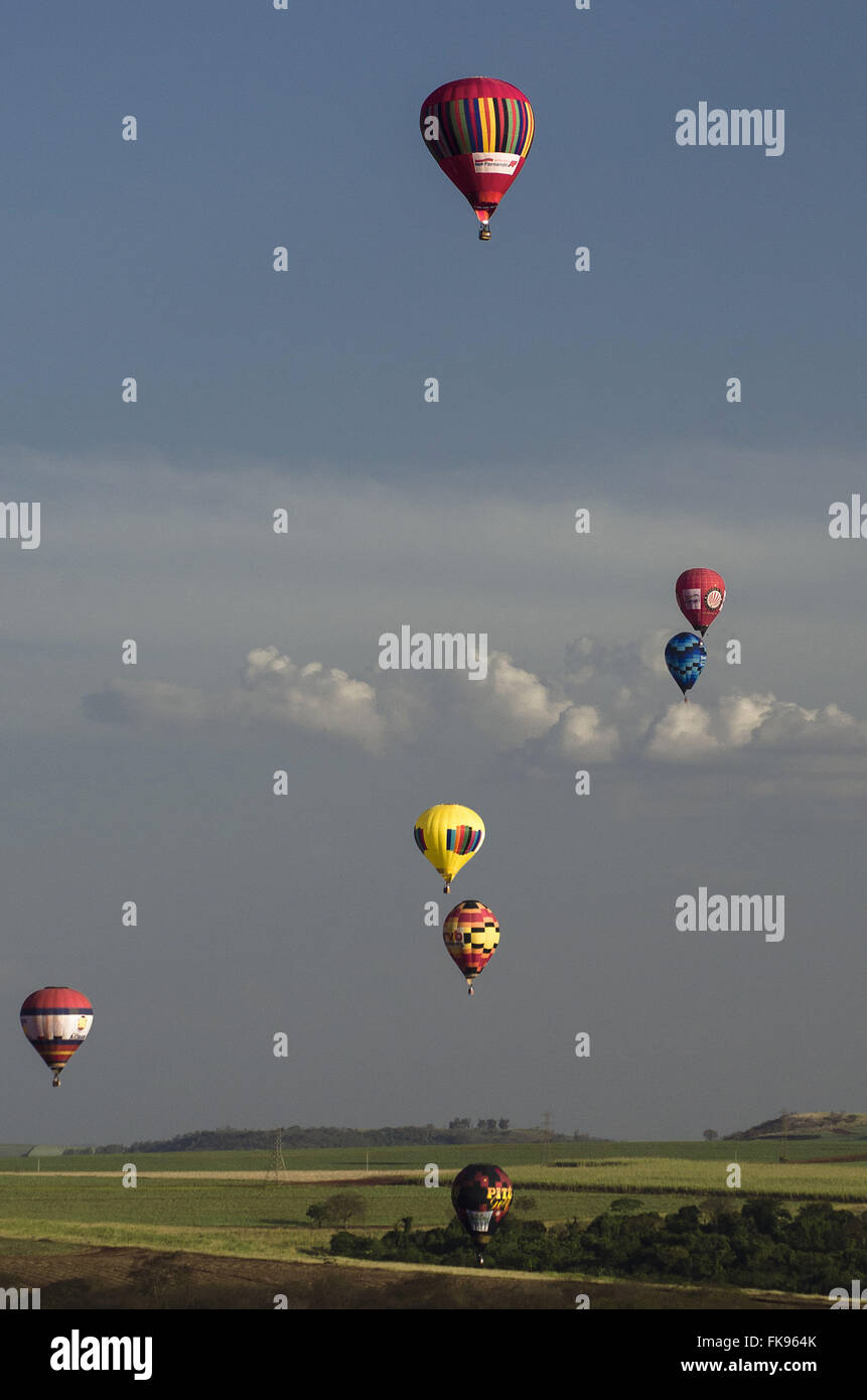 Flying hot air balloons over hi-res stock photography and images - Alamy