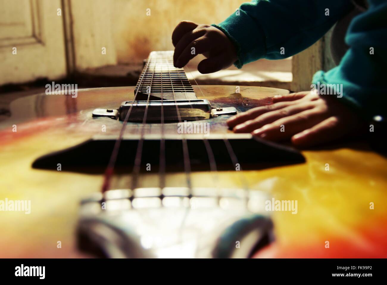 Guitar lesson hi-res stock photography and images - Alamy