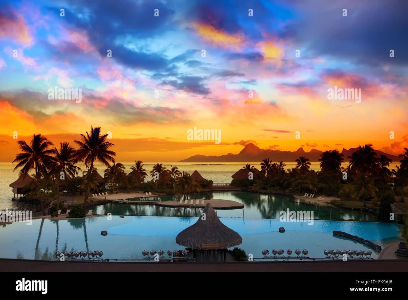 Ocean sunset polynesia tahiti beach hi-res stock photography and images ...