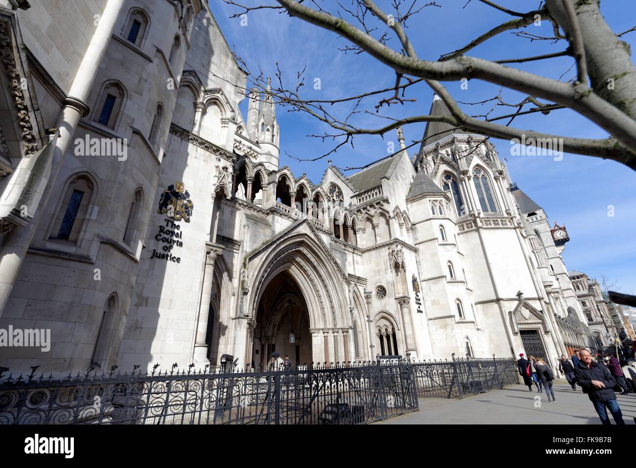 Royal courts of london hi-res stock photography and images - Alamy