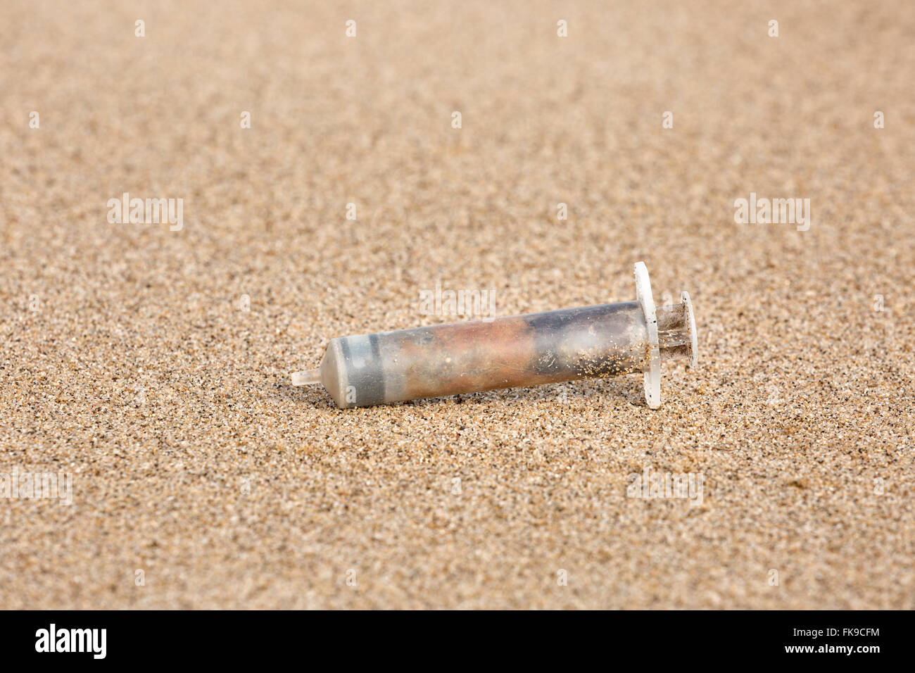 A used syringe washed up on the beach Stock Photo - Alamy