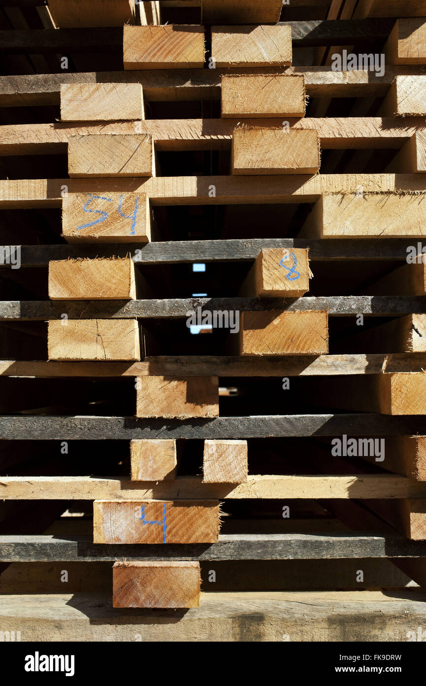 Timber slats hi-res stock photography and images - Alamy