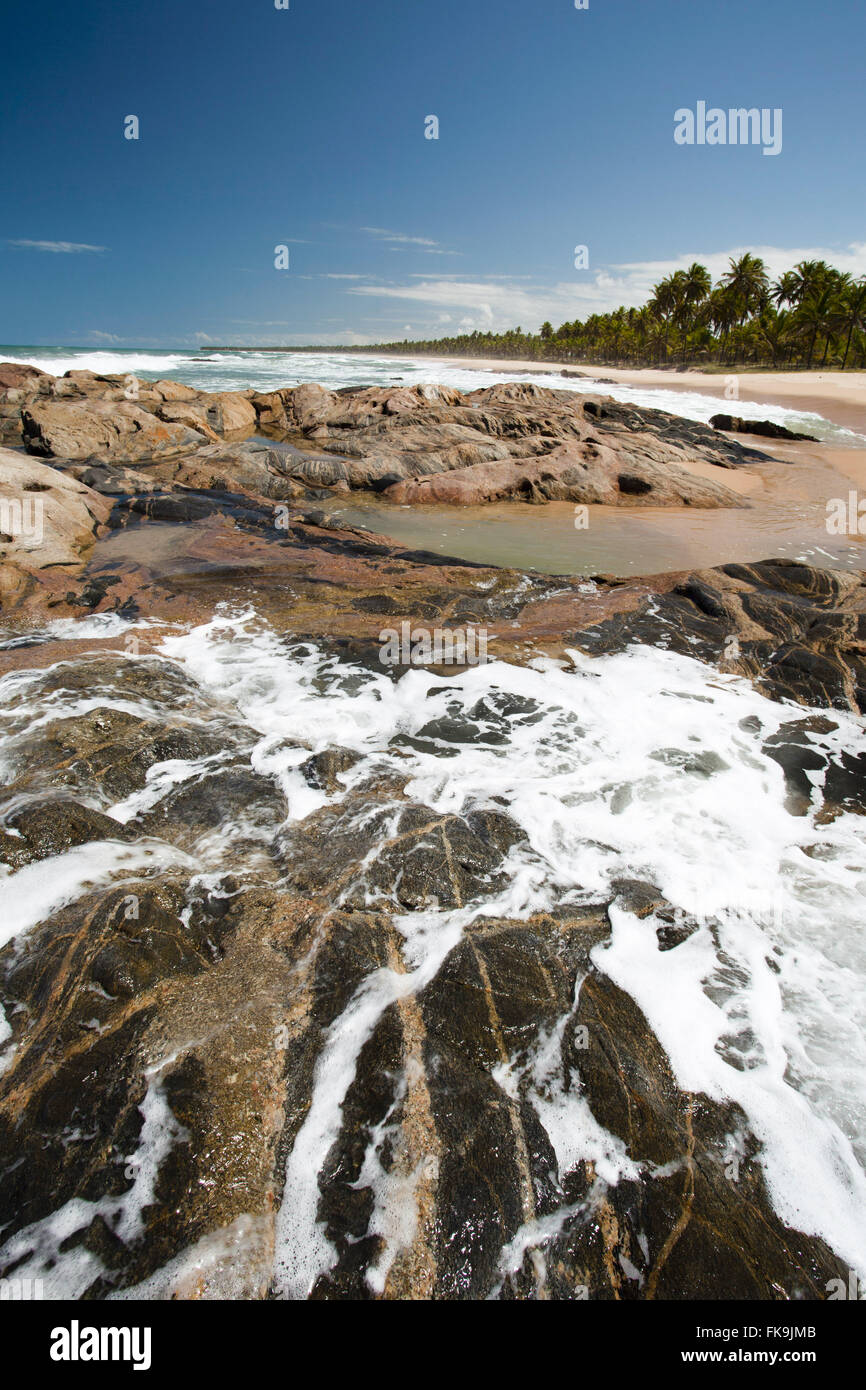Wave crashing on beach hi-res stock photography and images - Alamy