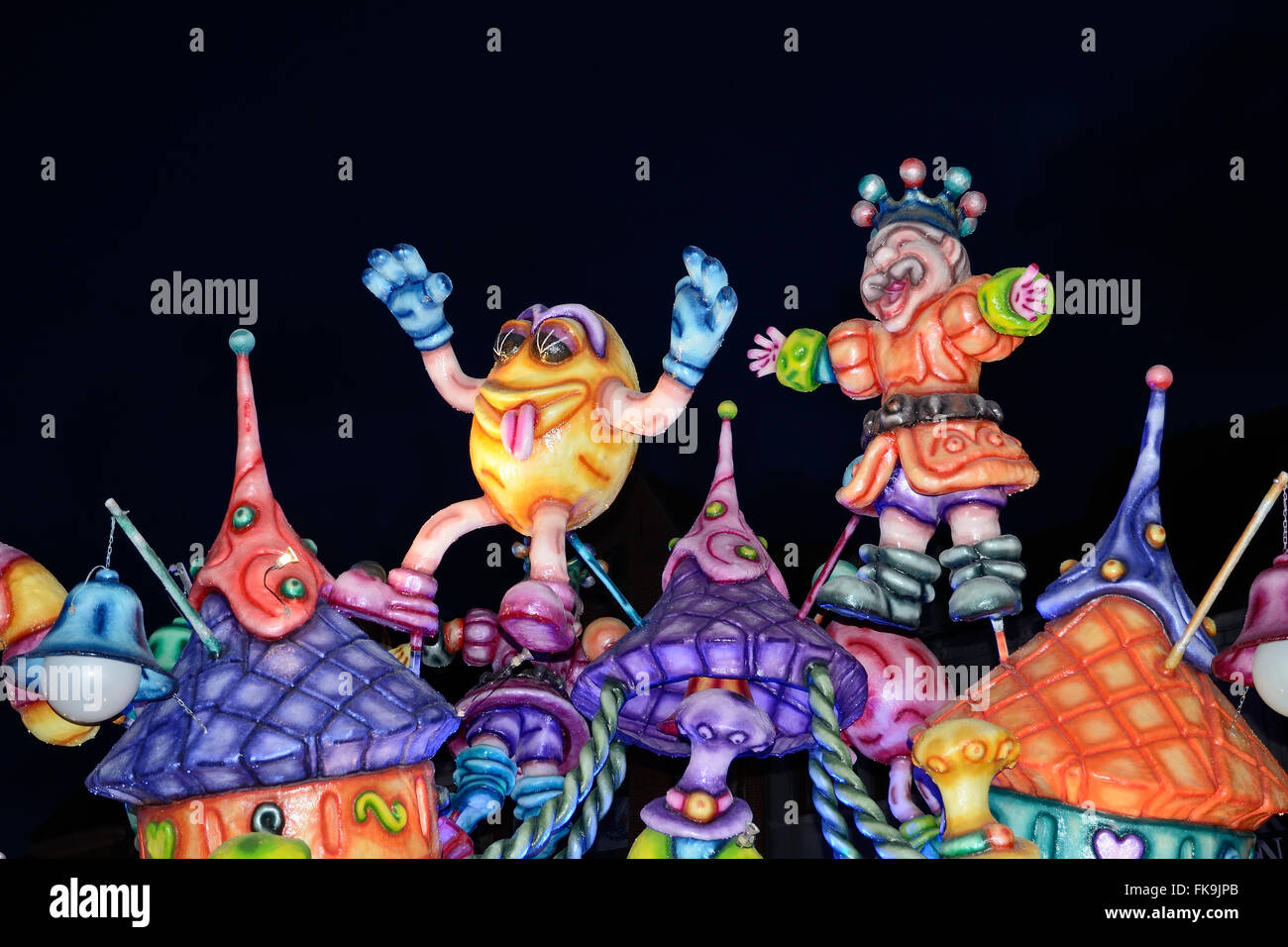 Giant carnival chariot arrives to Grand Place of the city on March 7 ...