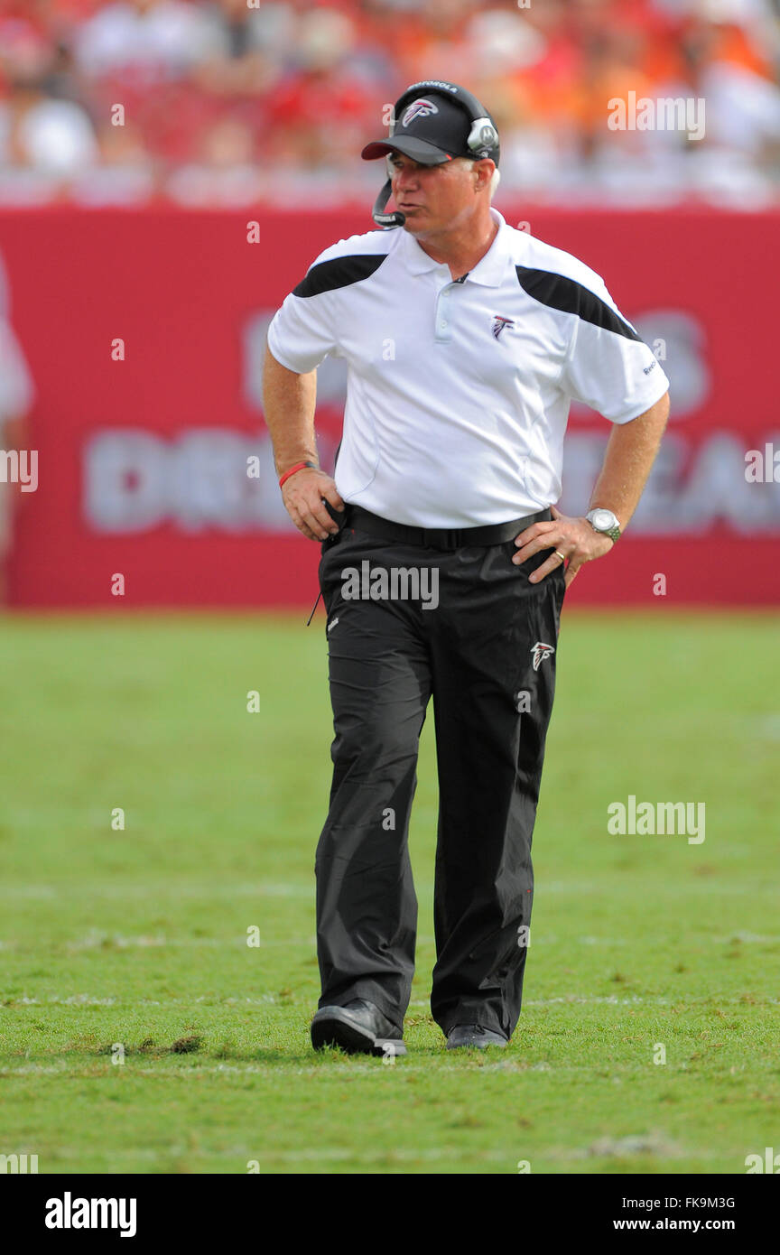 Raymond james stadium pirate ship hi-res stock photography and images ...