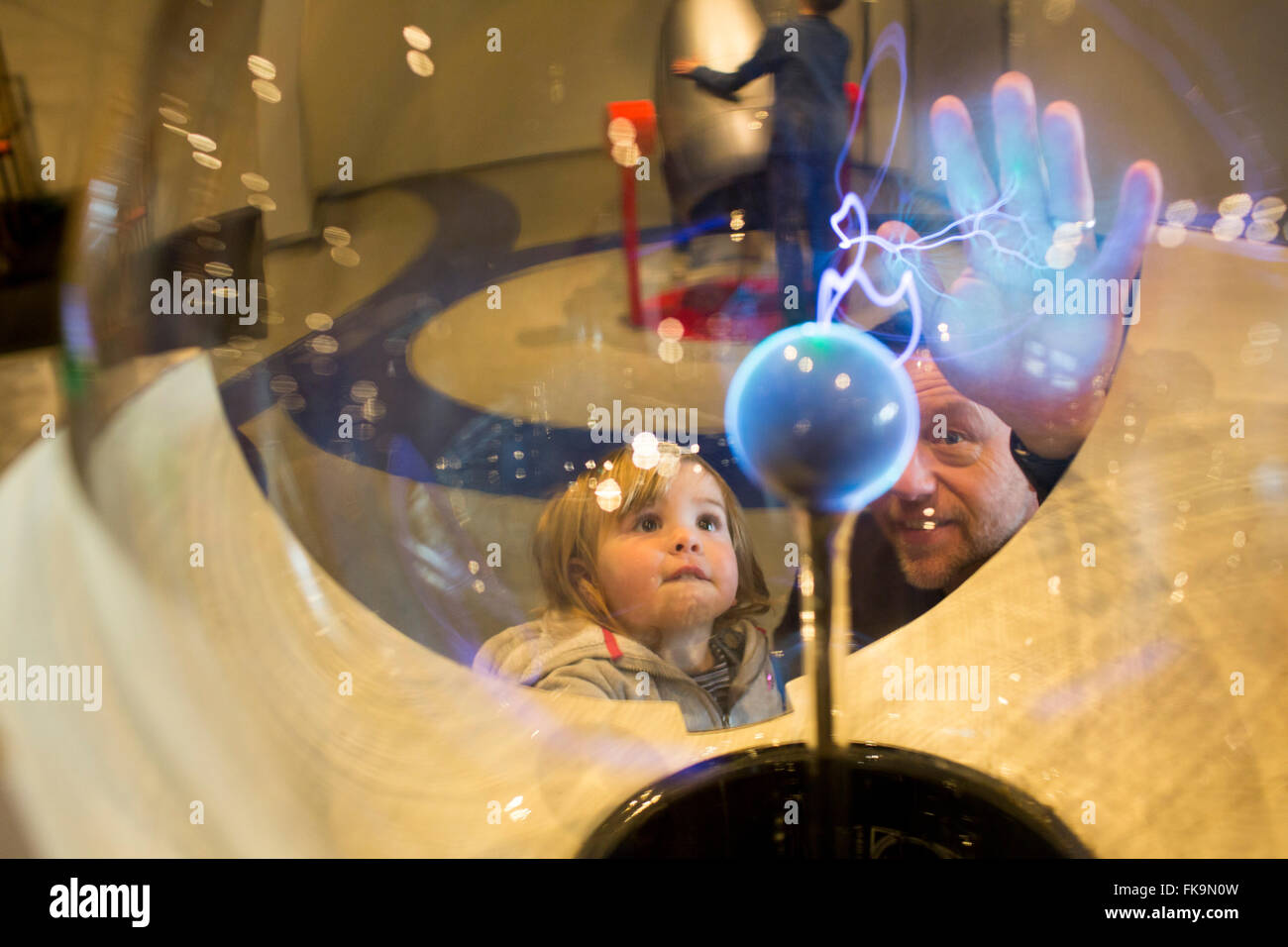 Static electricity hi-res stock photography and images - Alamy