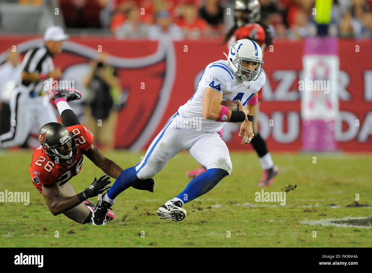 Indianapolis colts tight end dallas hi-res stock photography and images ...