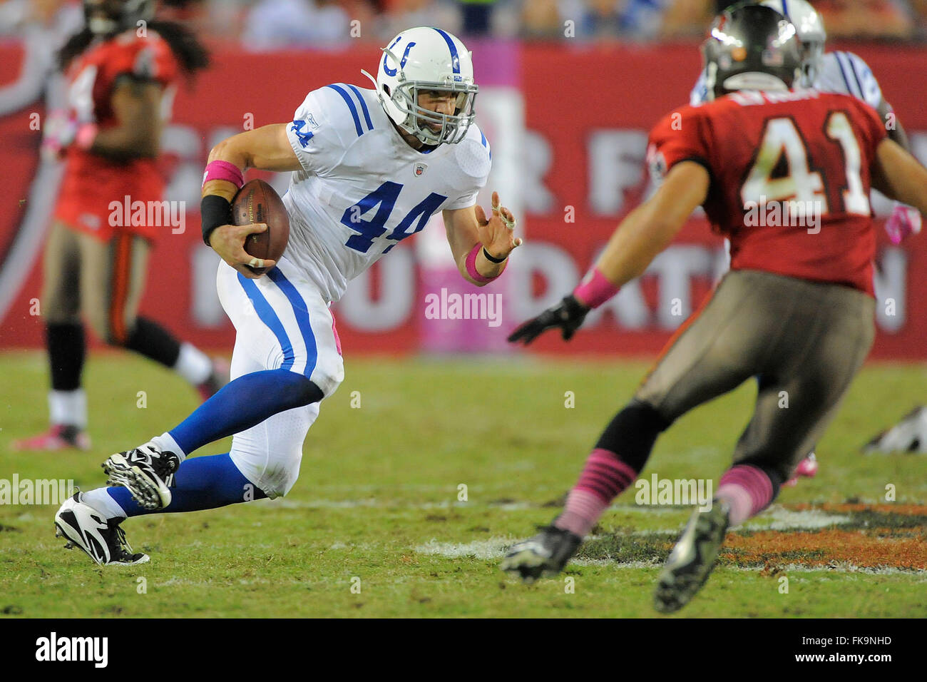 Indianapolis colts tight end dallas hi-res stock photography and images ...
