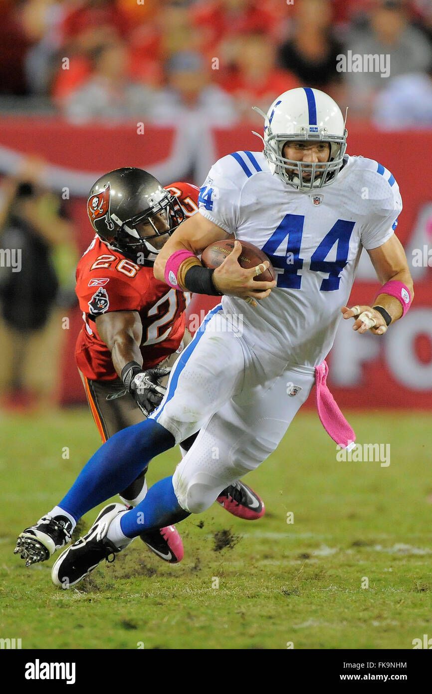 Indianapolis colts tight end dallas hi-res stock photography and images ...