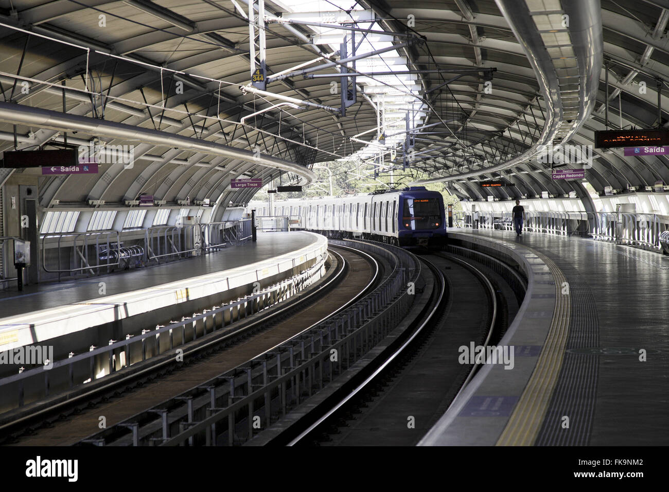 City platform architecture hi-res stock photography and images - Alamy