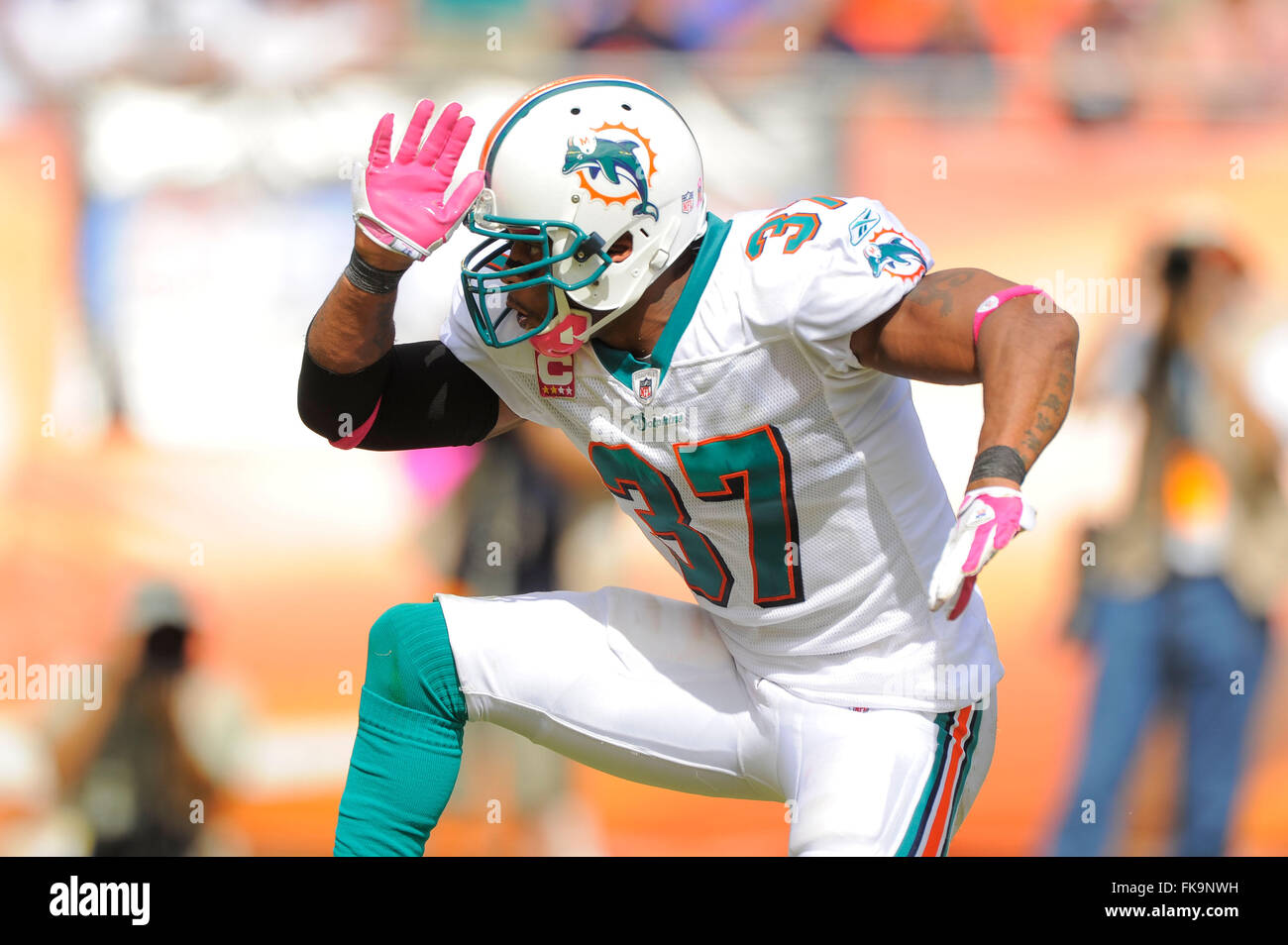 Yeremiah bell 37 miami dolphins hi-res stock photography and images - Alamy