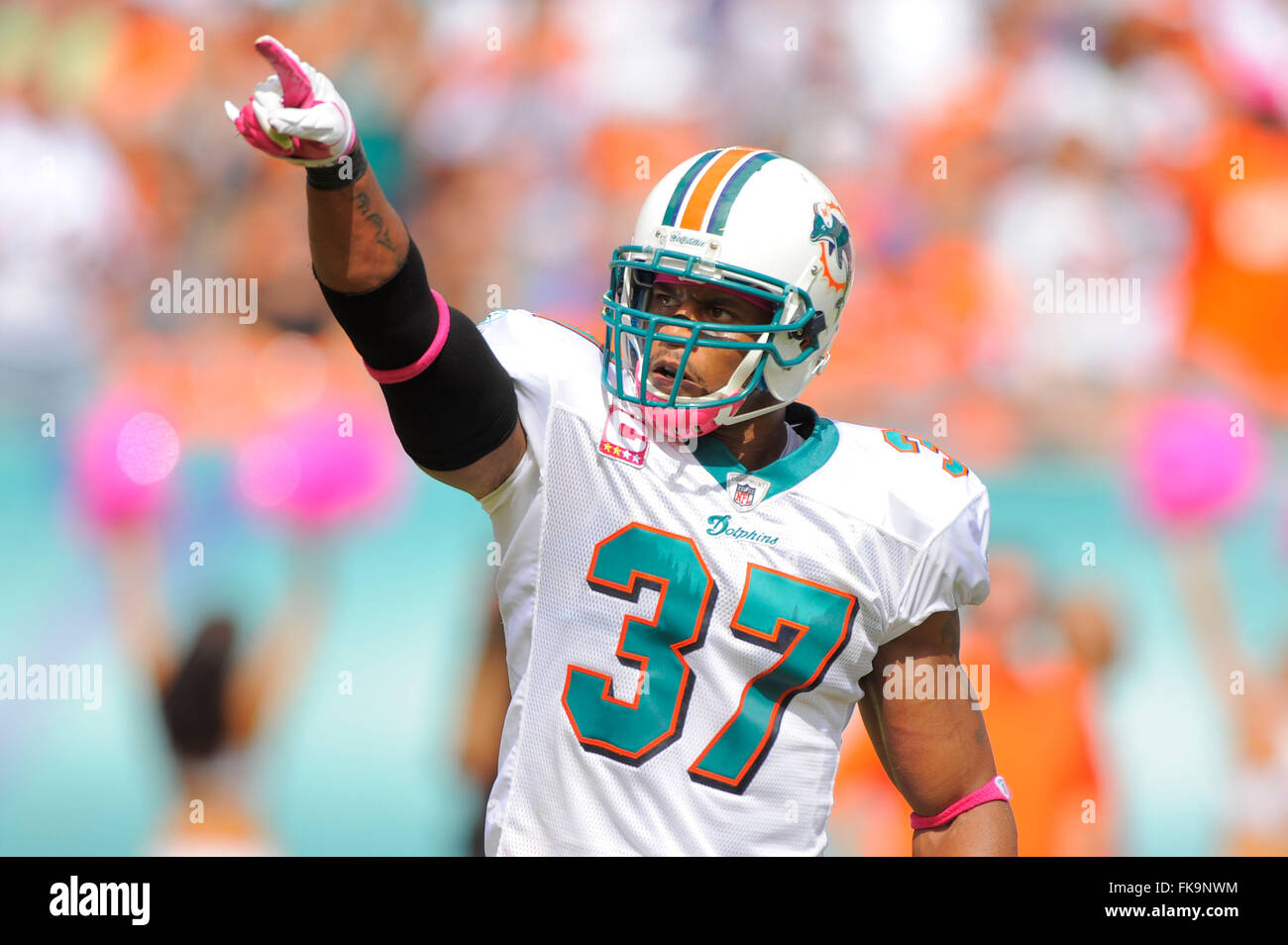 Yeremiah bell 37 miami dolphins hi-res stock photography and images - Alamy