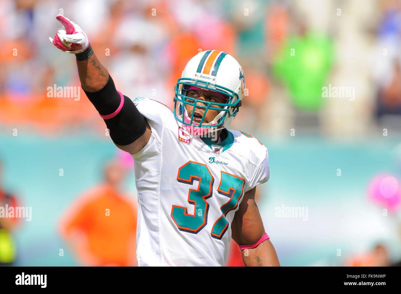 Yeremiah bell 37 miami dolphins hi-res stock photography and images - Alamy