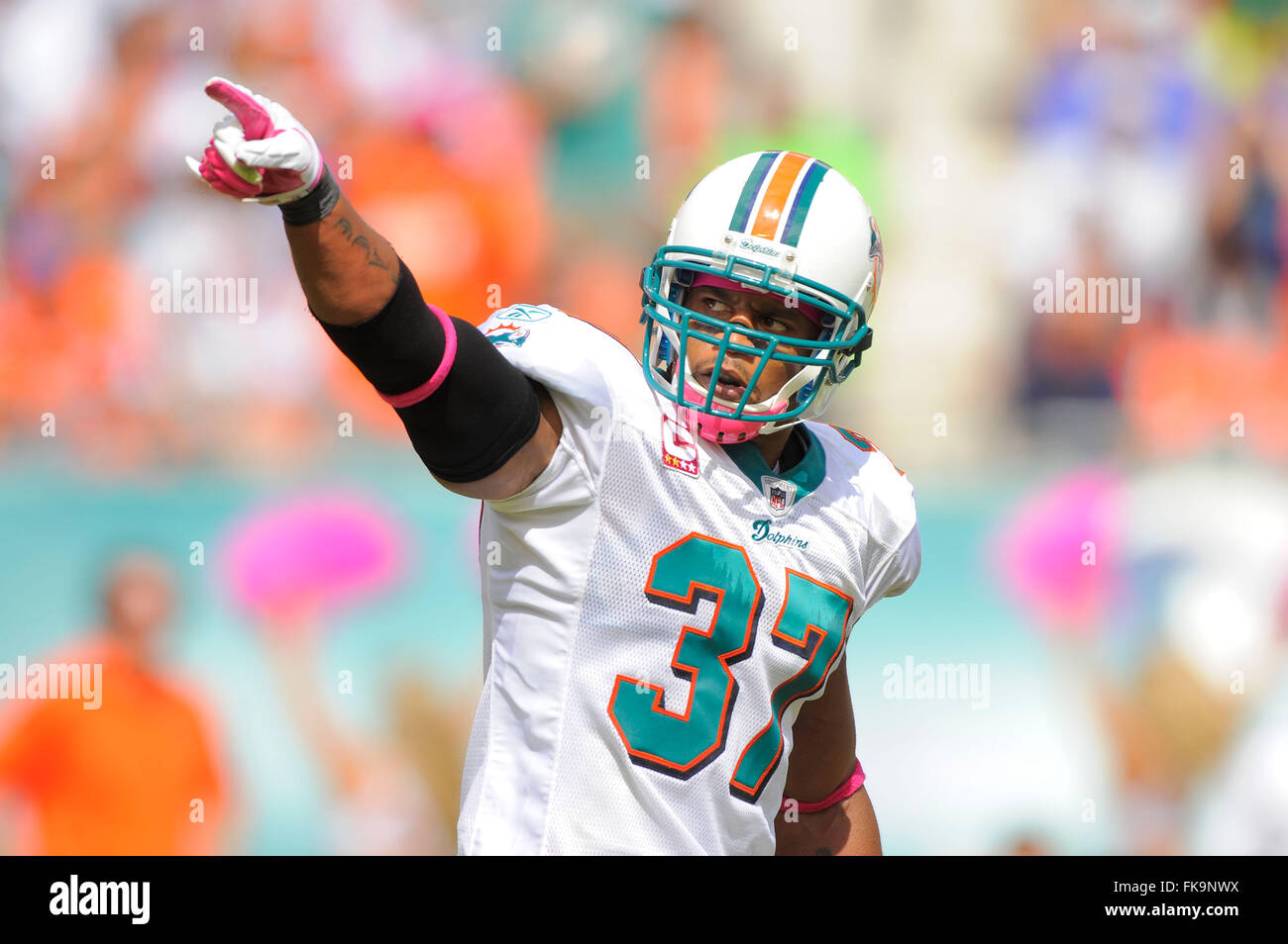 Yeremiah bell 37 miami dolphins hi-res stock photography and images - Alamy