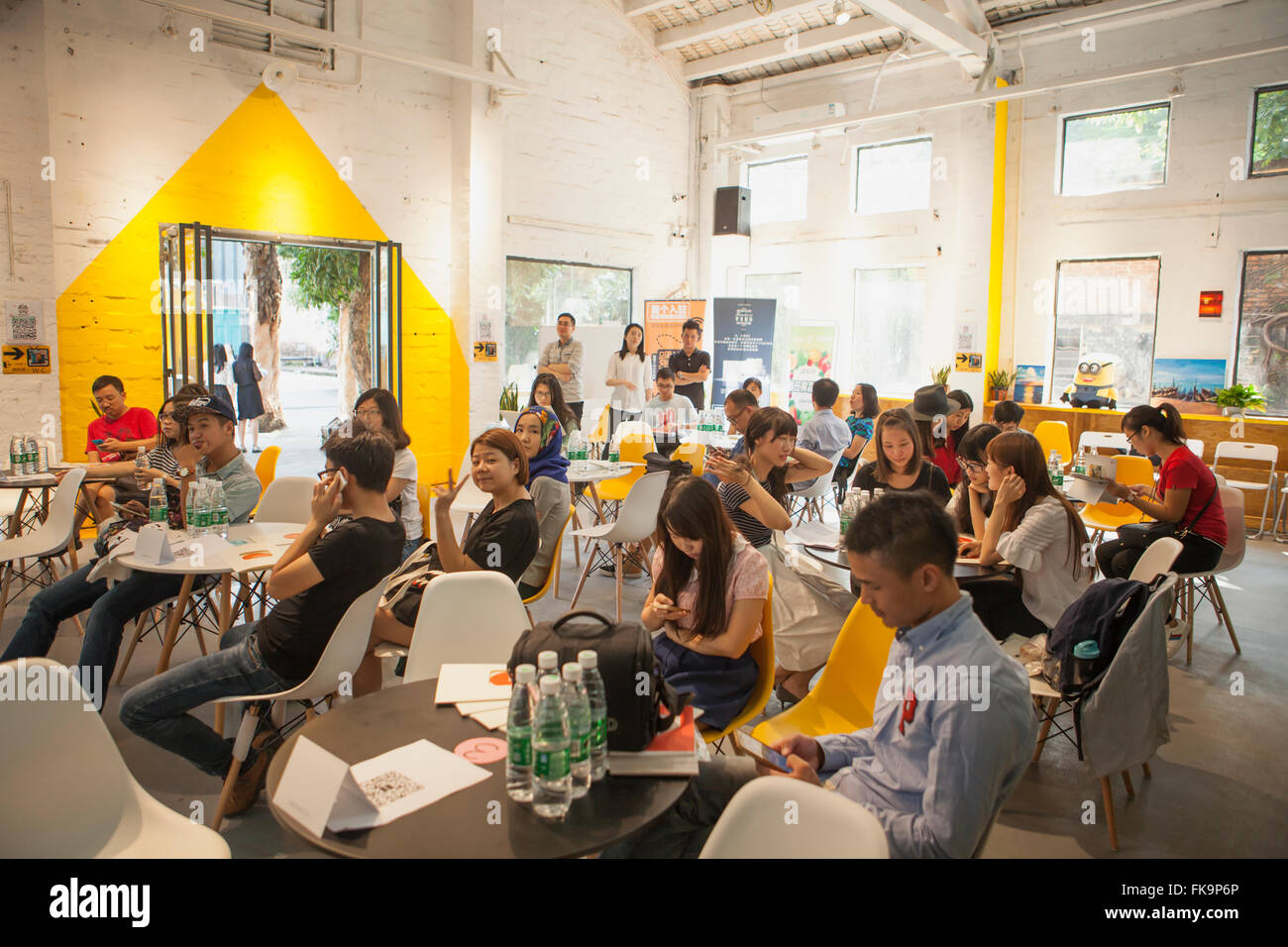 art school students on cell phones, Guangzhou, China Stock Photo - Alamy