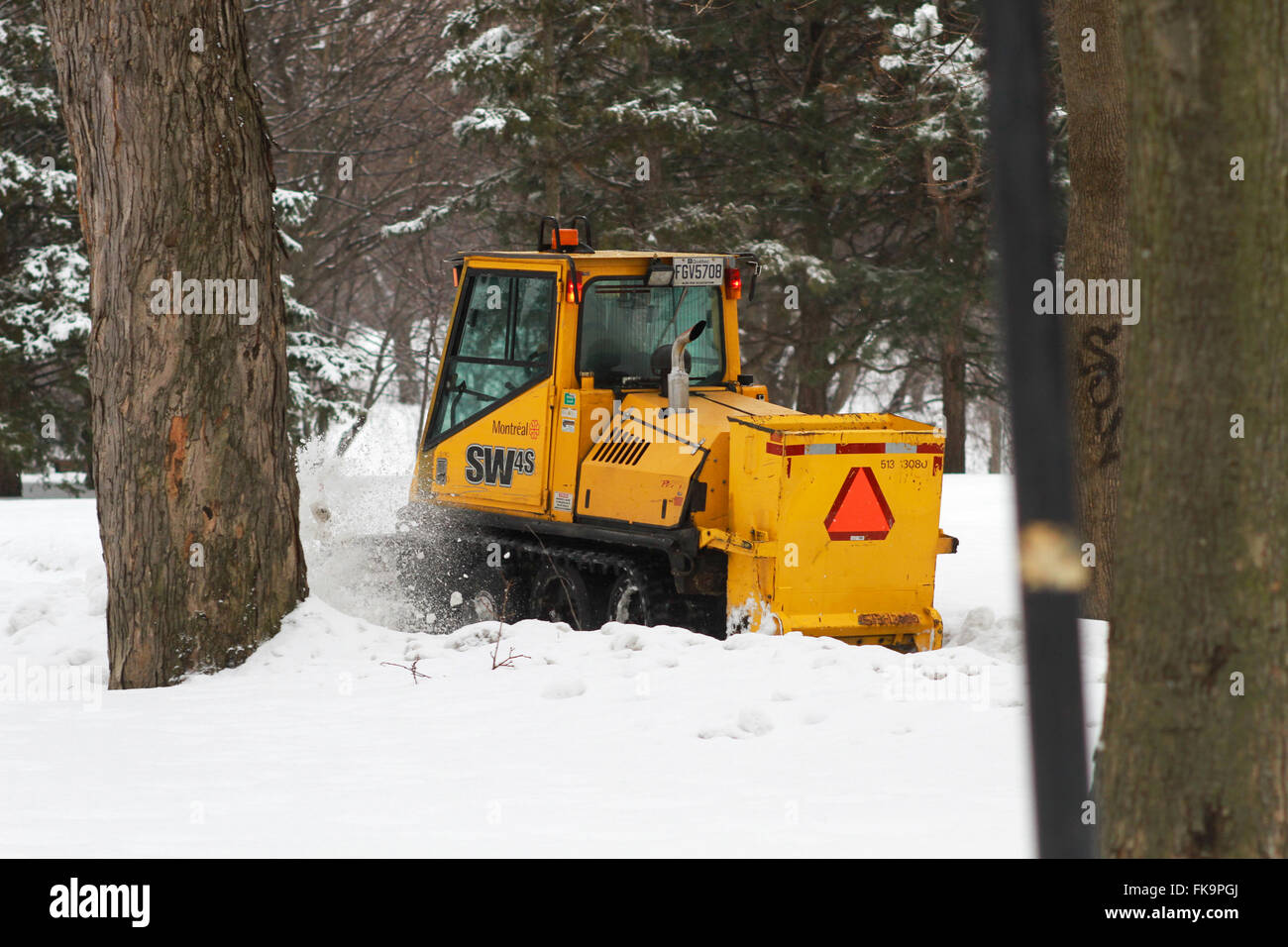 Montreal, Quebec, Canada. 7th March, 2016. Canada Weather: Snow removal ...