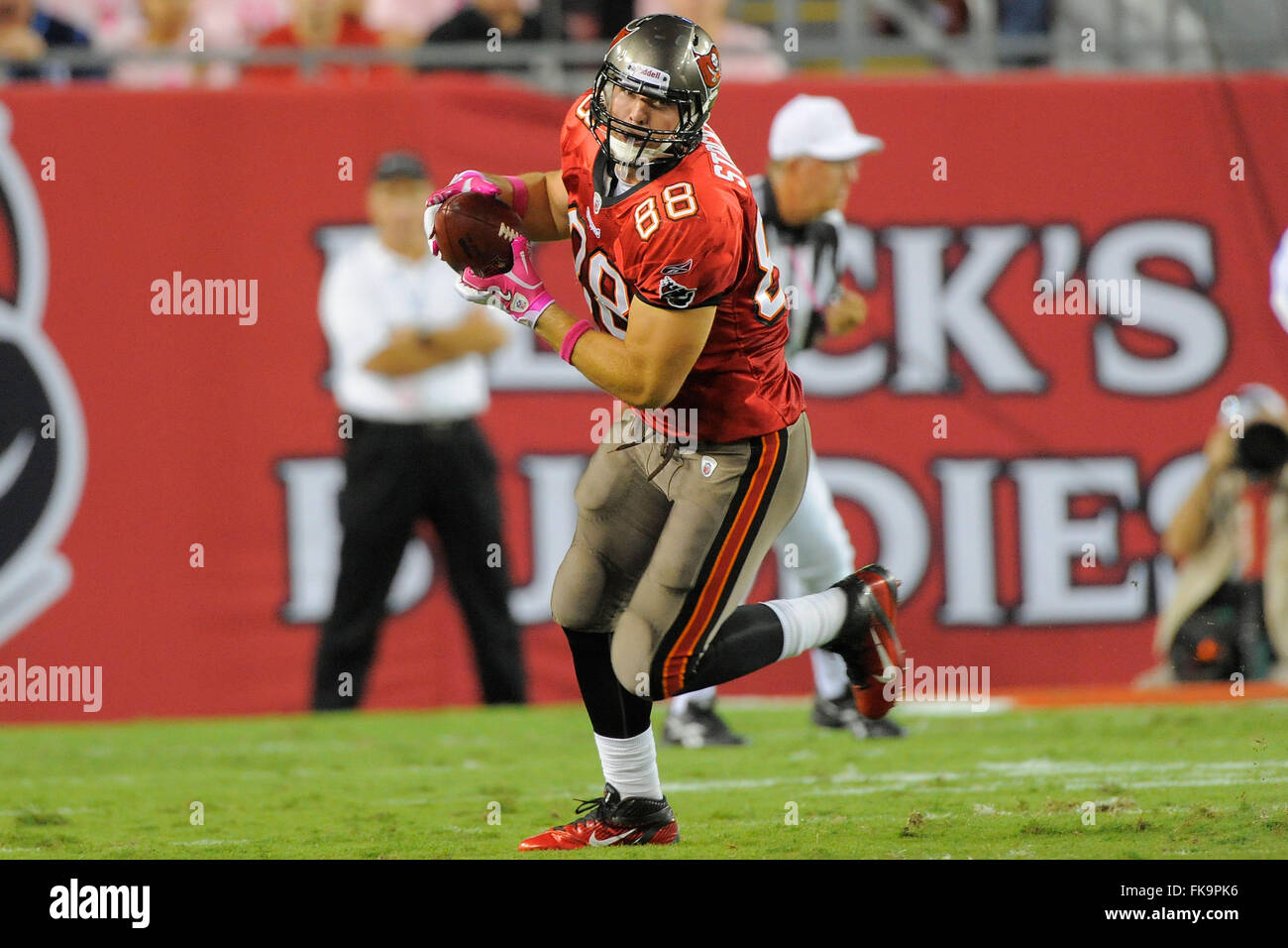 Tampa, Fla, USA. 3rd Oct, 2011. Tampa Bay Buccaneers tight end Luke ...