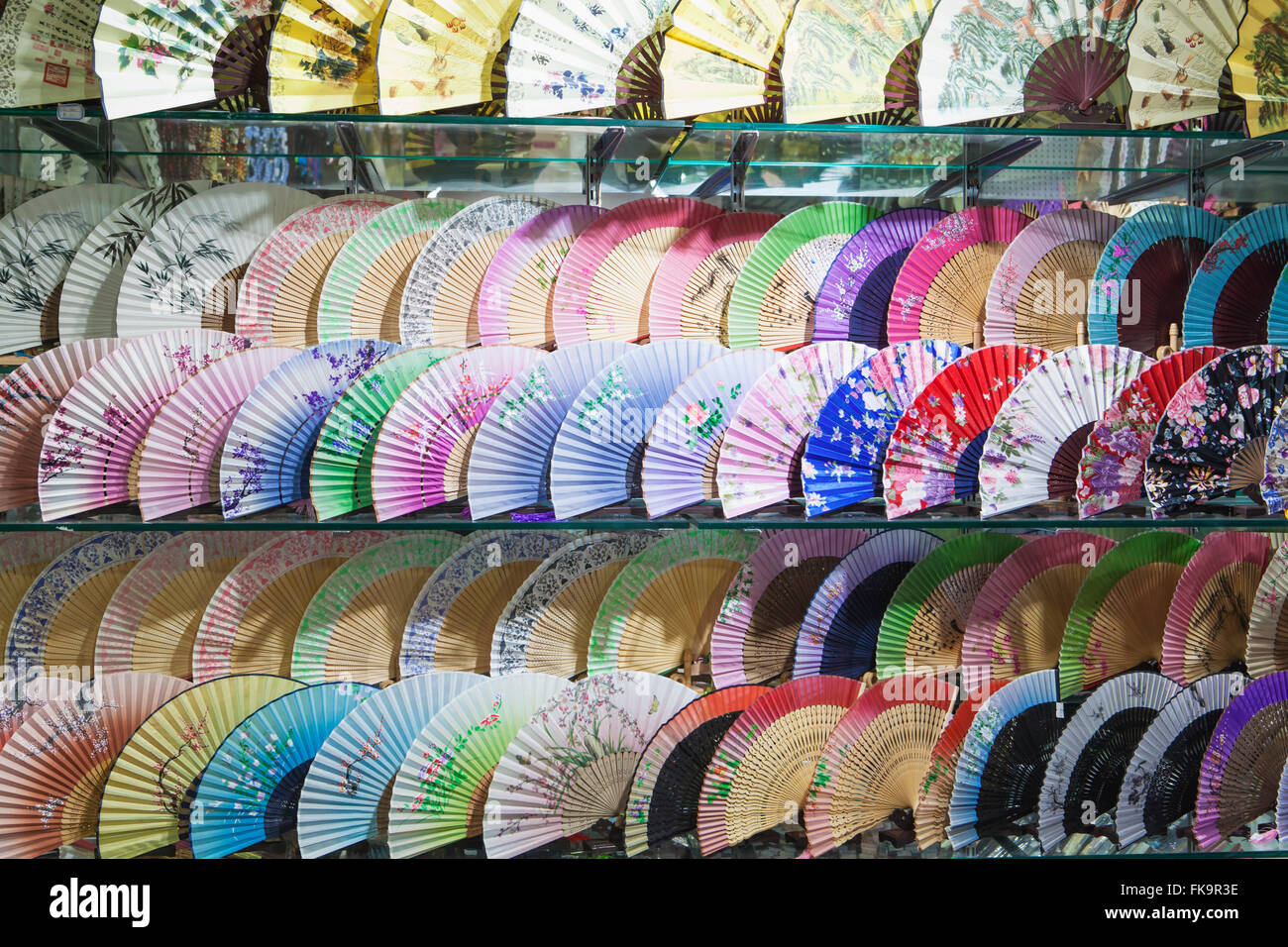 Traditional chinese fans hi-res stock photography and images - Alamy