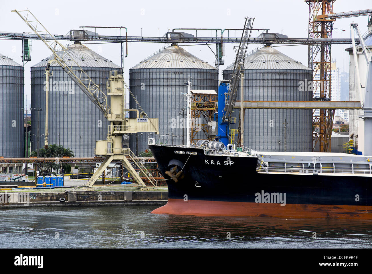 Silos ship port hi-res stock photography and images - Alamy