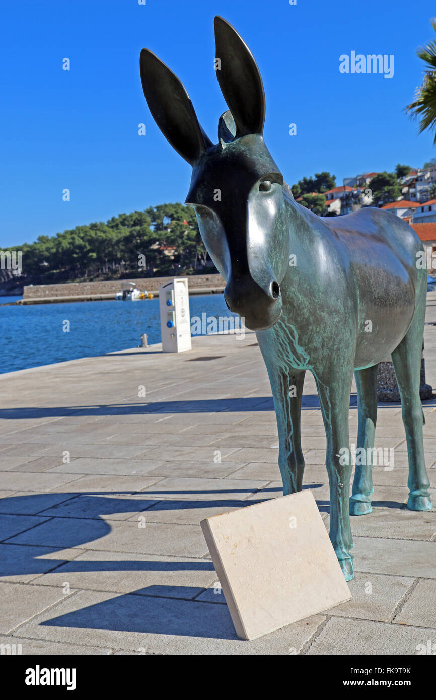 Statue donkey hi-res stock photography and images - Alamy