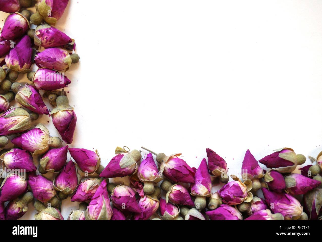Border frame of romantic dried pink rose buds Stock Photo - Alamy