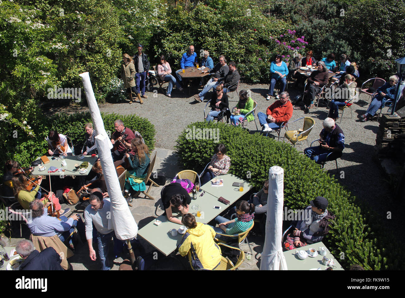 music during baltimore fiddle fair outside rolf`s Stock Photo - Alamy