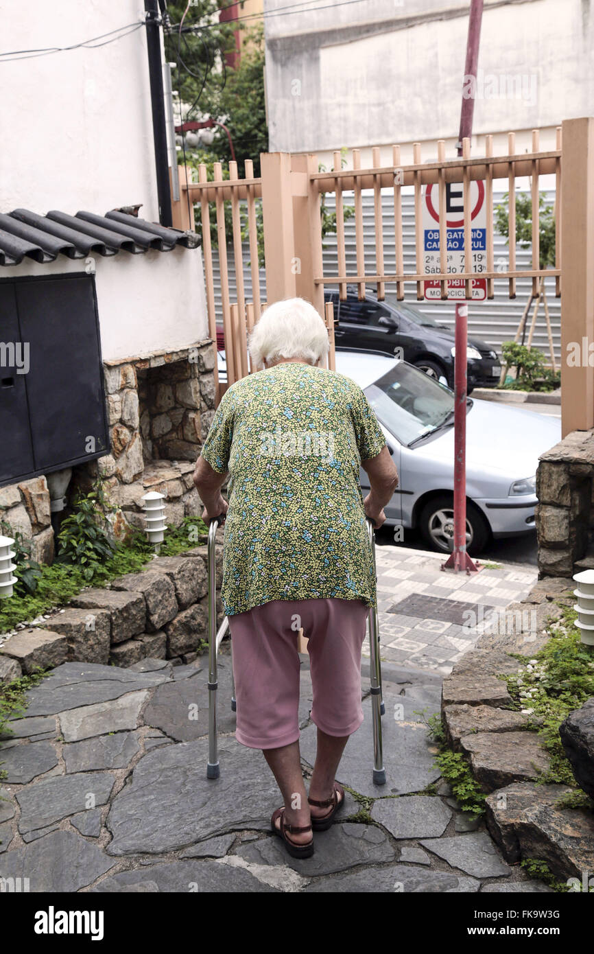 Lady walks hi-res stock photography and images - Alamy
