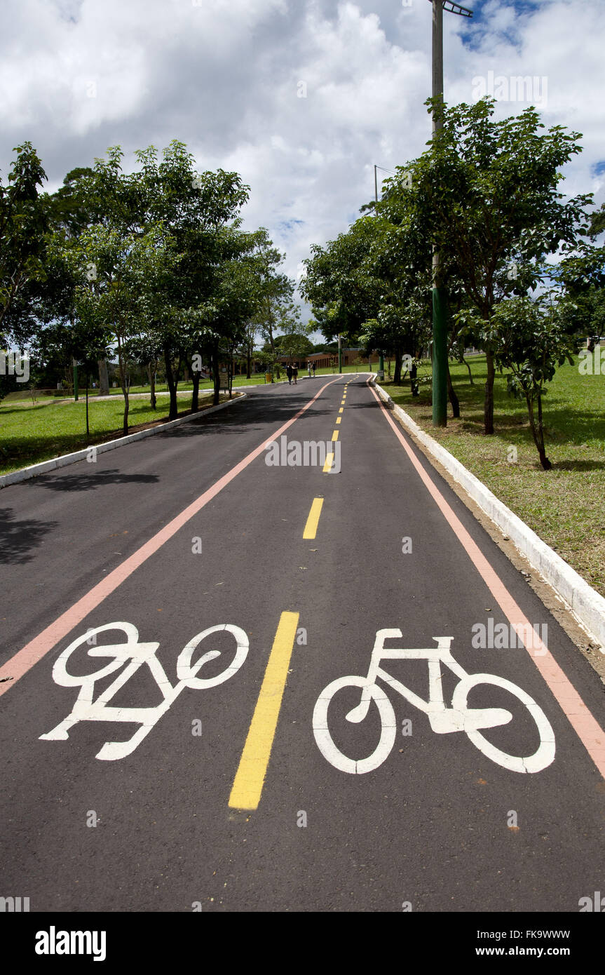 Pedestrian and bike park hi-res stock photography and images - Alamy
