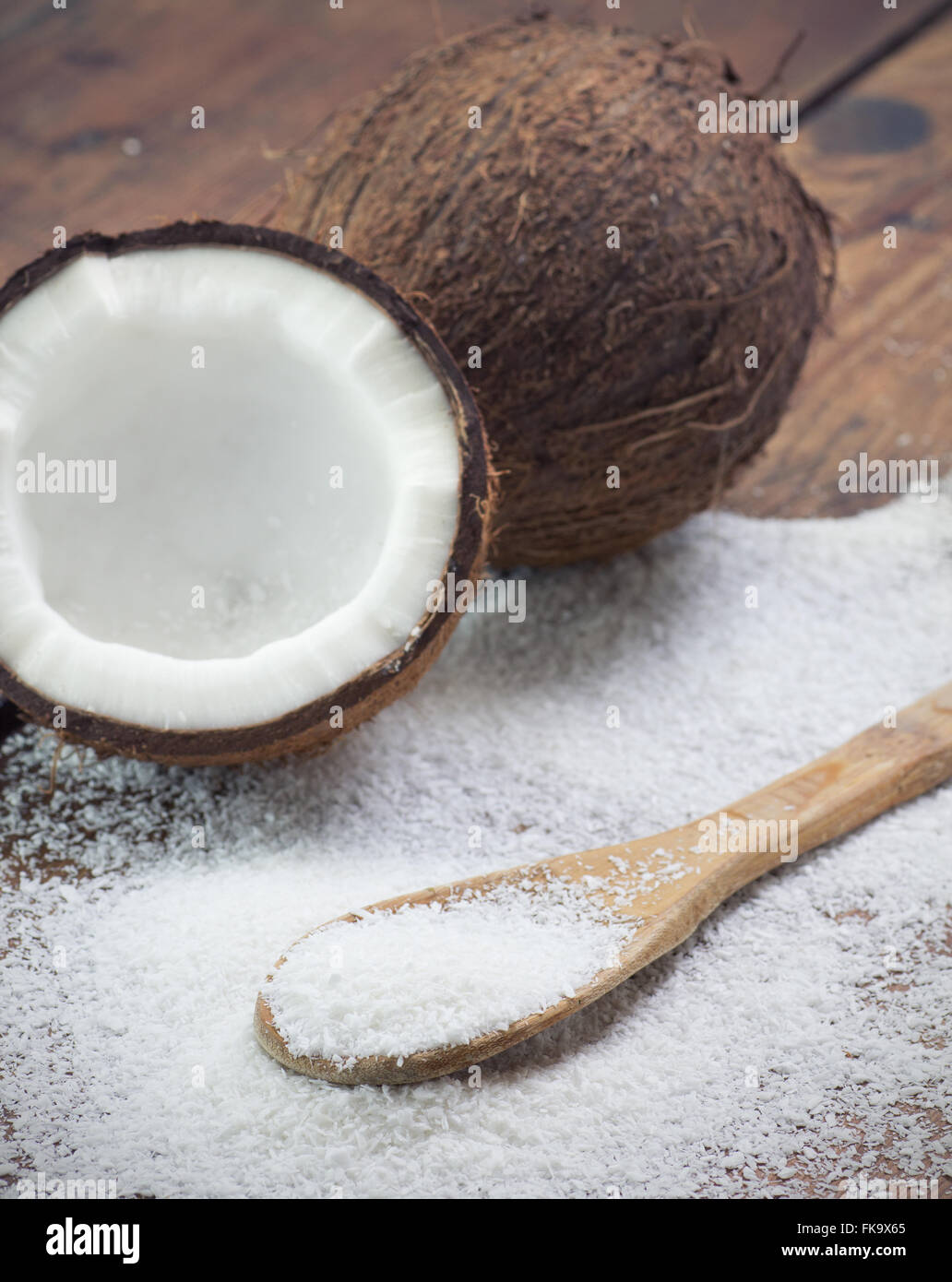 Close up of a coconut and grounded coconut flakes Stock Photo - Alamy