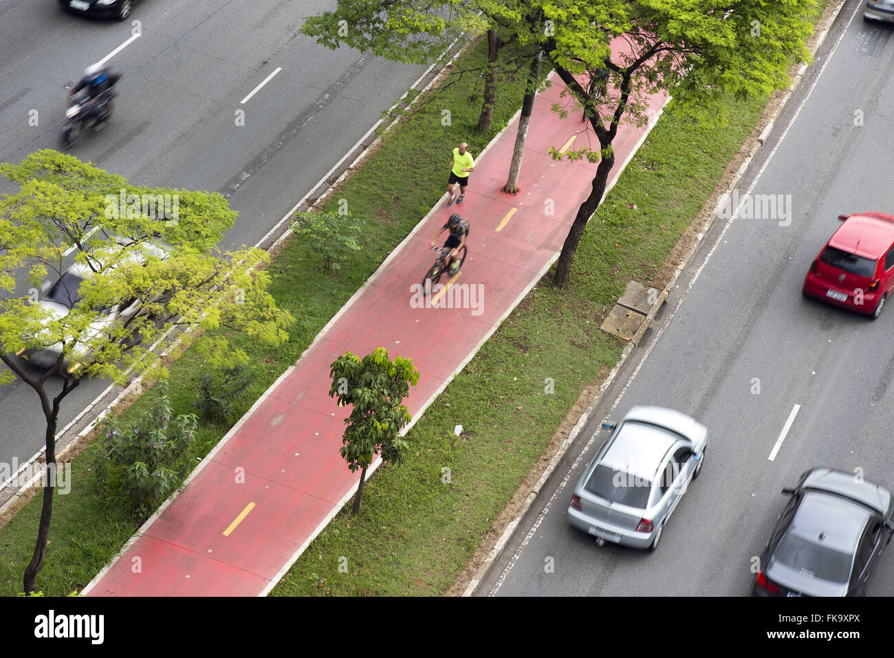 Running cyclist hi-res stock photography and images - Alamy