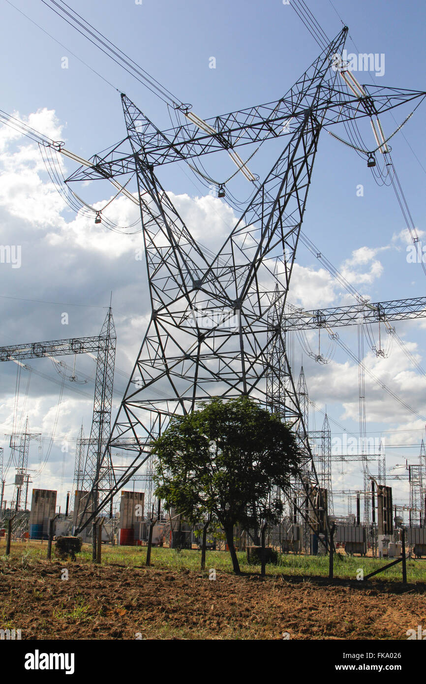 Transmission lines latin america hi-res stock photography and images ...
