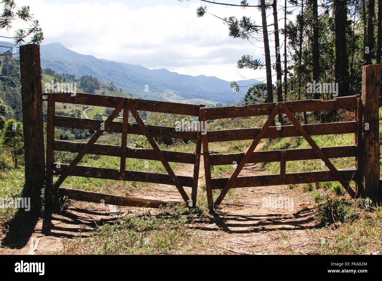 Porteira rural property in the Mantiqueira Stock Photo - Alamy