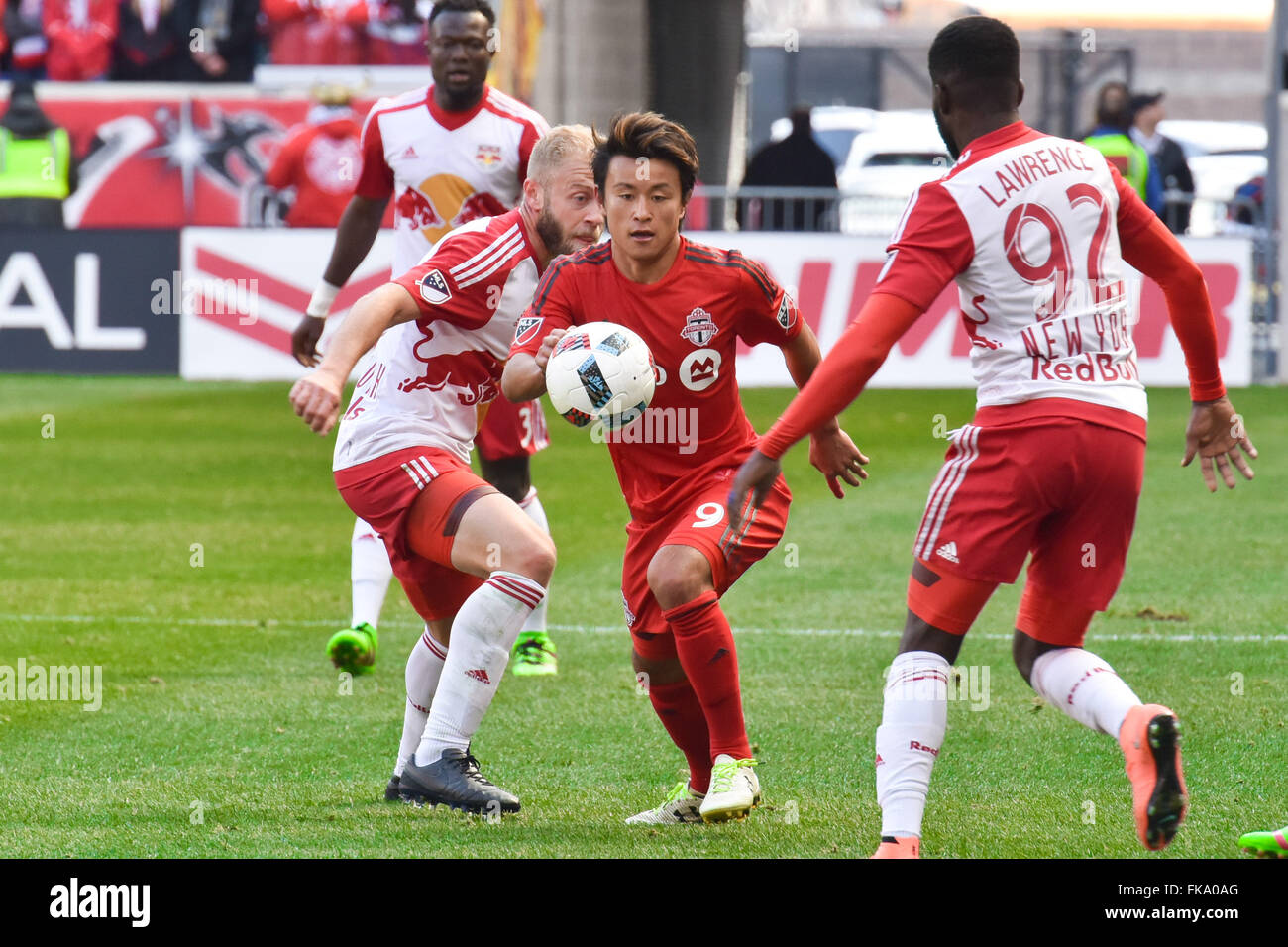 Harrison, New Jersey, USA. 6th Mar, 2016. (L-R) Gideon Baah, Mike ...
