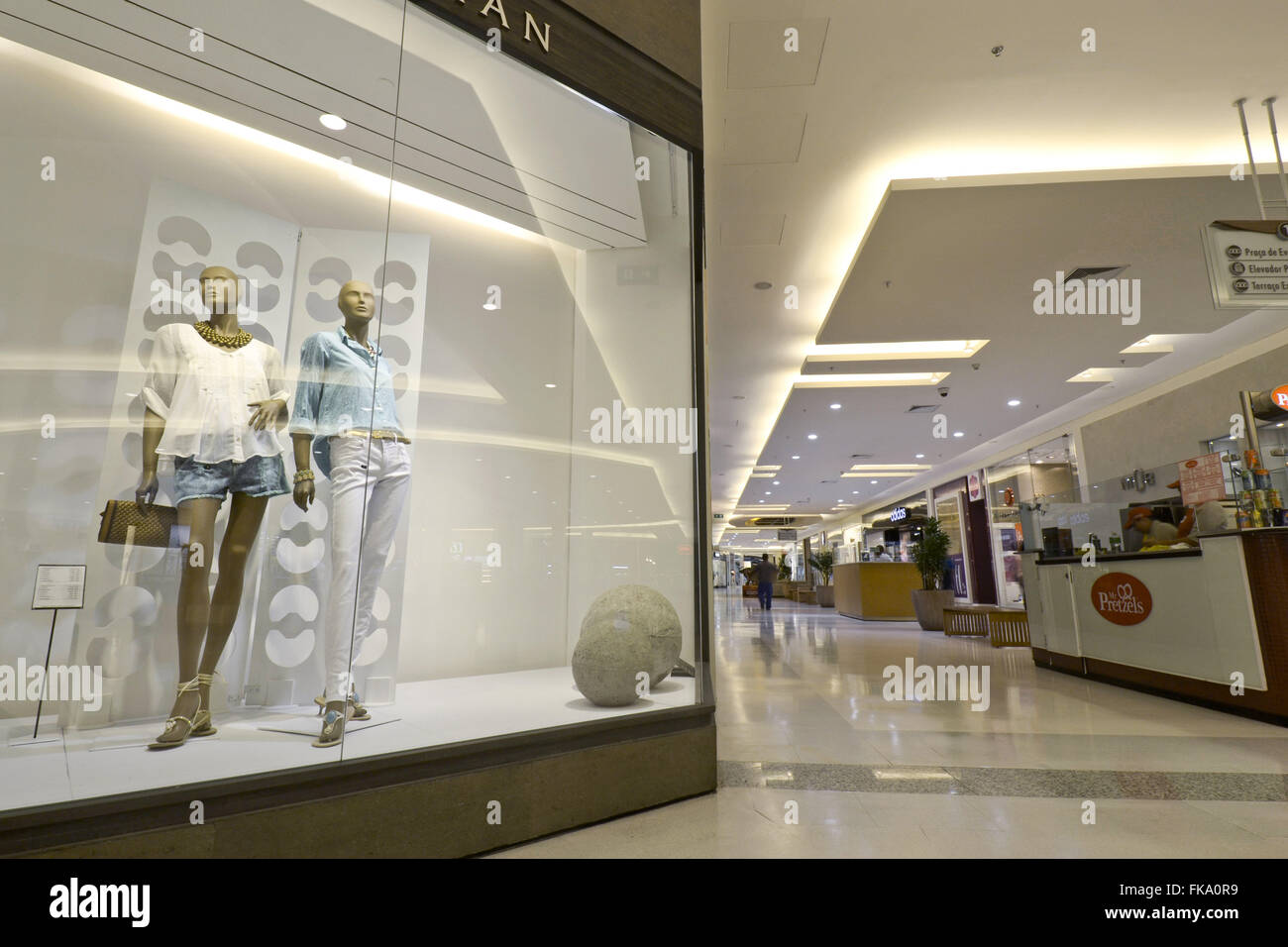 Shop window in a big mall in the neighborhood of Granja Viana Stock ...