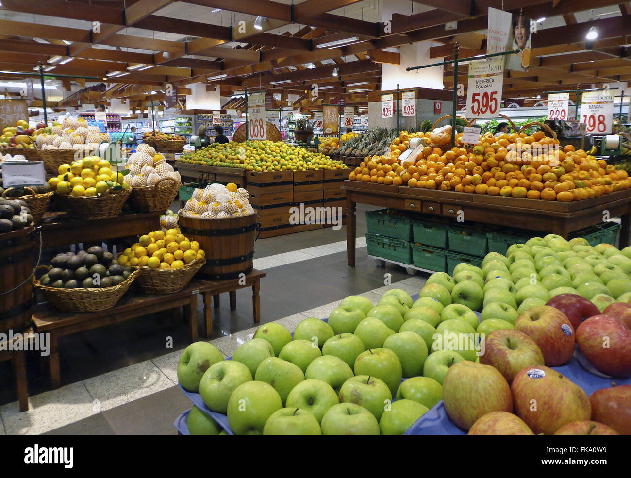 Supermarket in brazil hi-res stock photography and images - Alamy