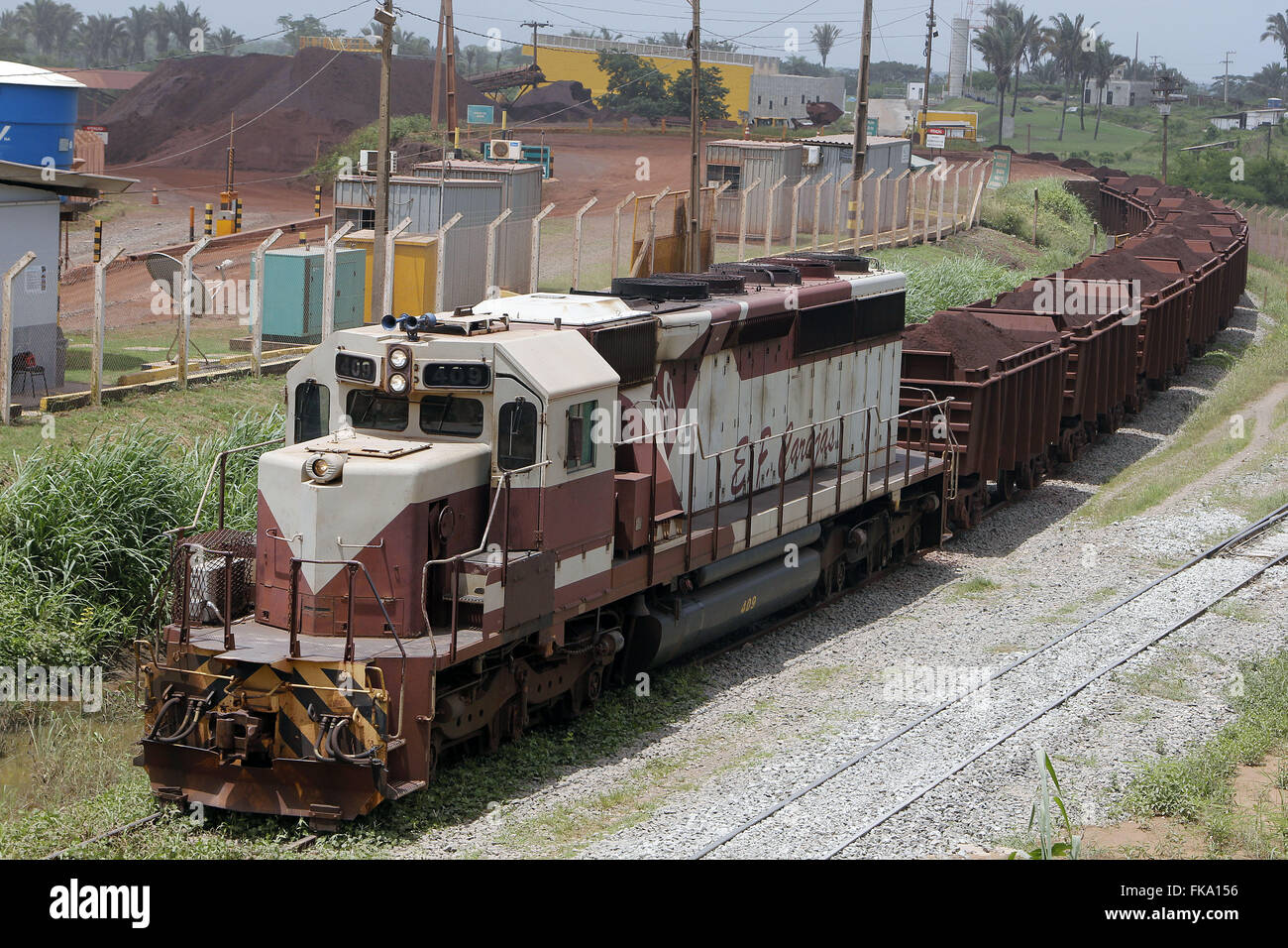 Freight train carrying iron ore on the railroad Stock Photo - Alamy