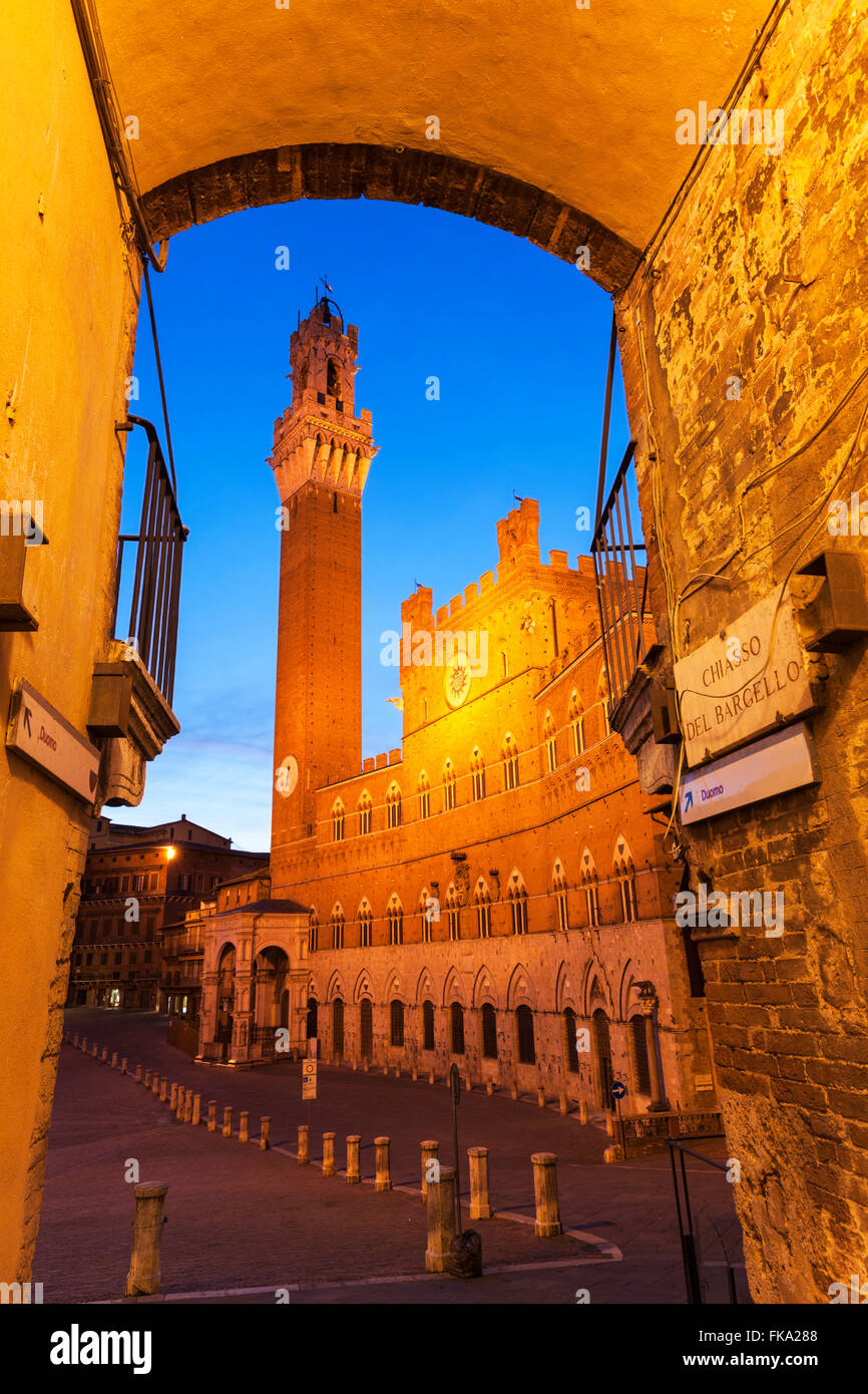 Siena town hall hi-res stock photography and images - Alamy