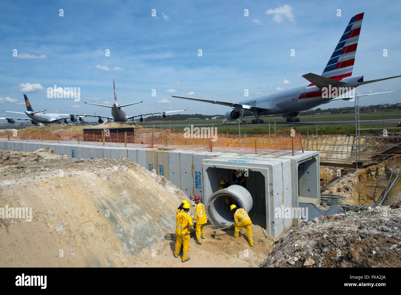 Construction of culvert work Magnification of the International Airport ...