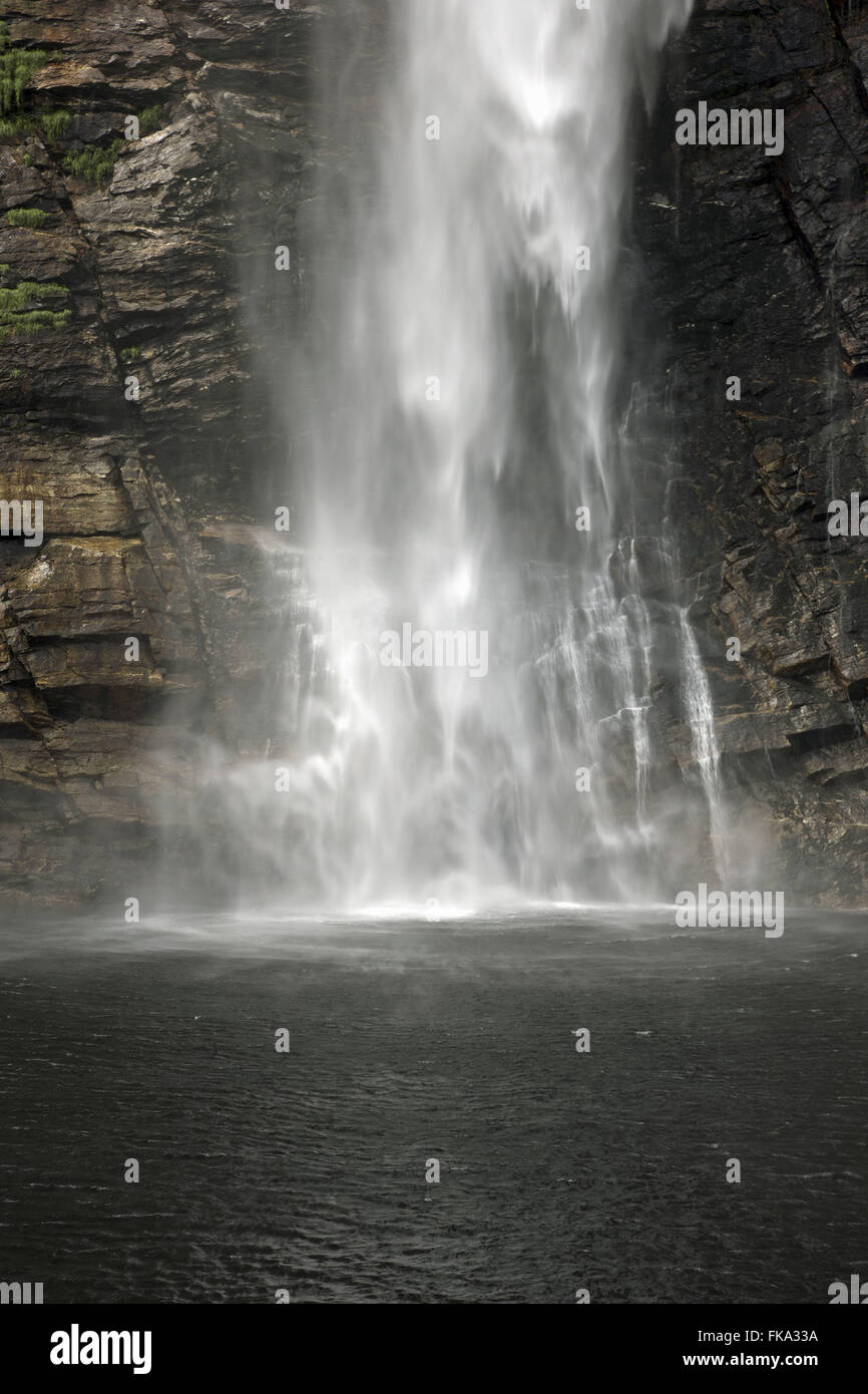 Casca D`Anta waterfall - the river Sao Francisco - Serra da Canastra ...