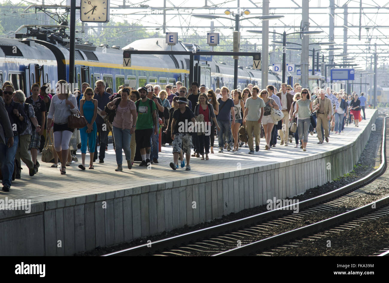 Railway platform hi-res stock photography and images - Alamy