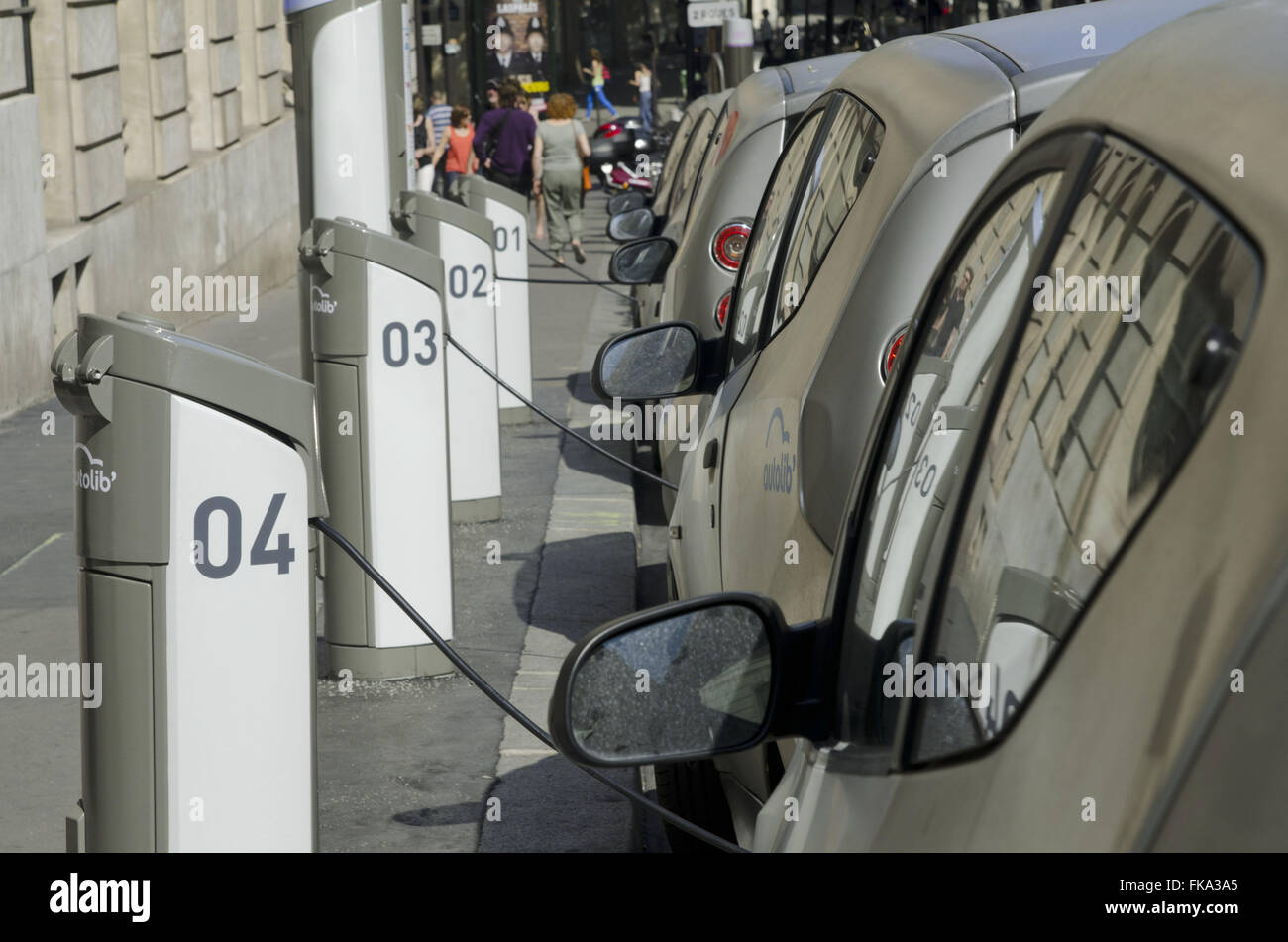 Electric car paris hi-res stock photography and images - Alamy