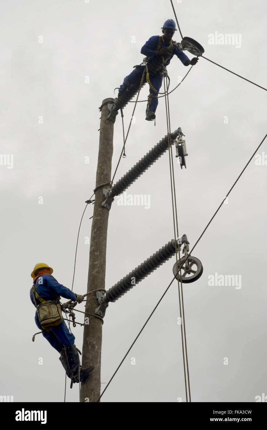 Workers in the magnification power grid in the area of ??Iguape Stock ...