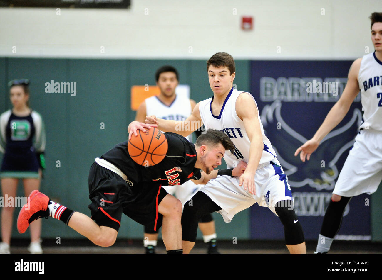 High school basketball player falling hi-res stock photography and ...