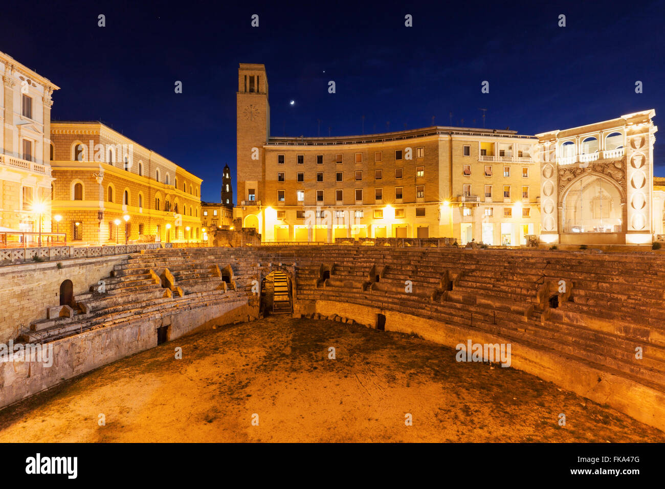 Piazza Santo Oronzo and Roman Amphitheatre in Lecce Stock Photo - Alamy