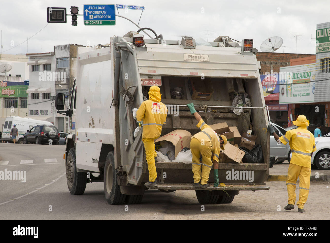 Garbage collection hi-res stock photography and images - Alamy