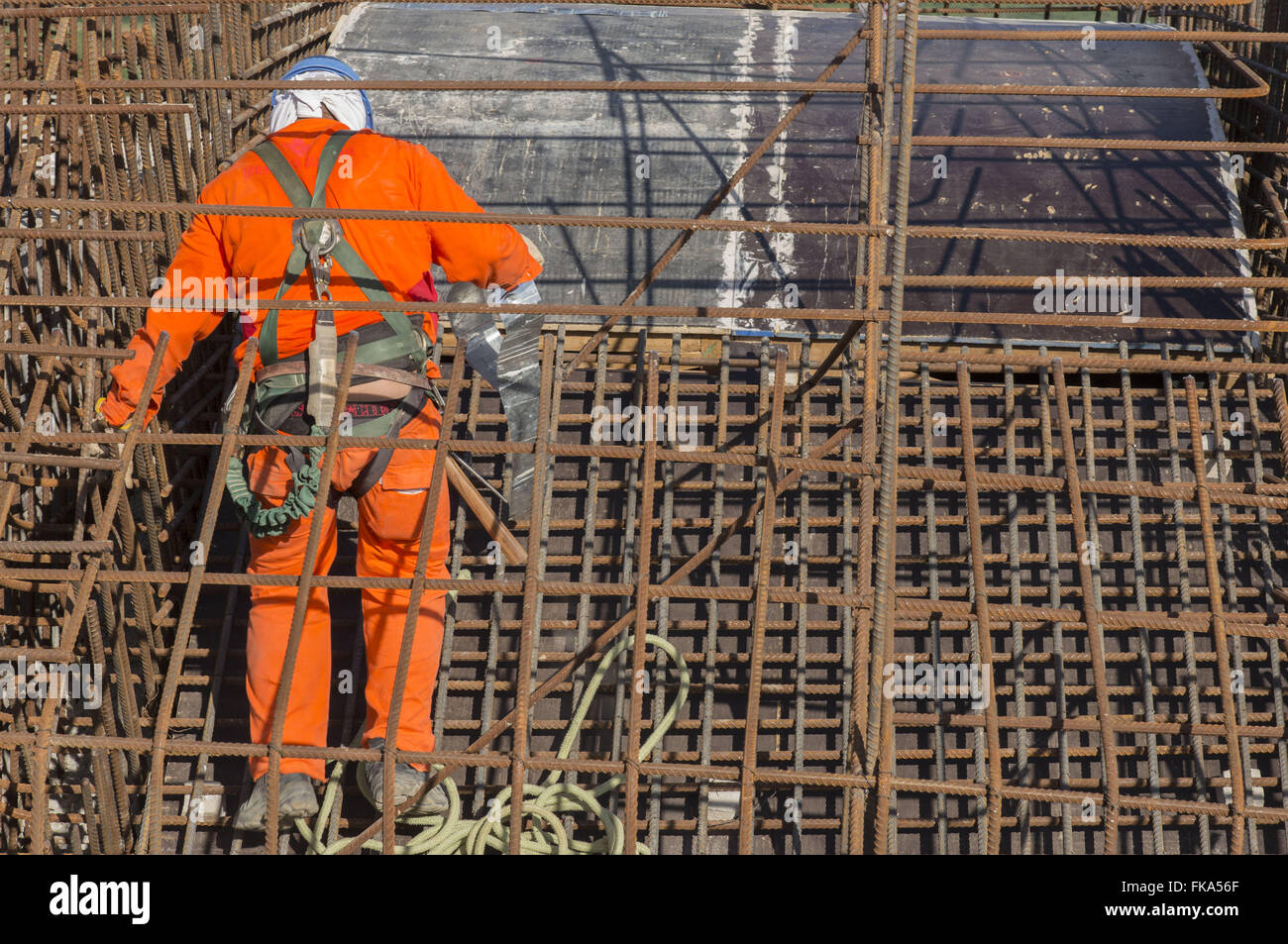 Worker in the construction of EBI - 1 pumping station - River ...